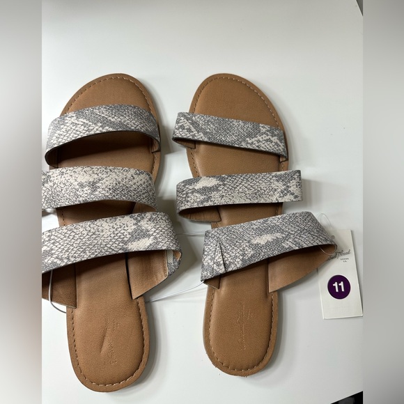 Universal Thread | Shoes | Nwt Universal Thread Sandals | Poshmark